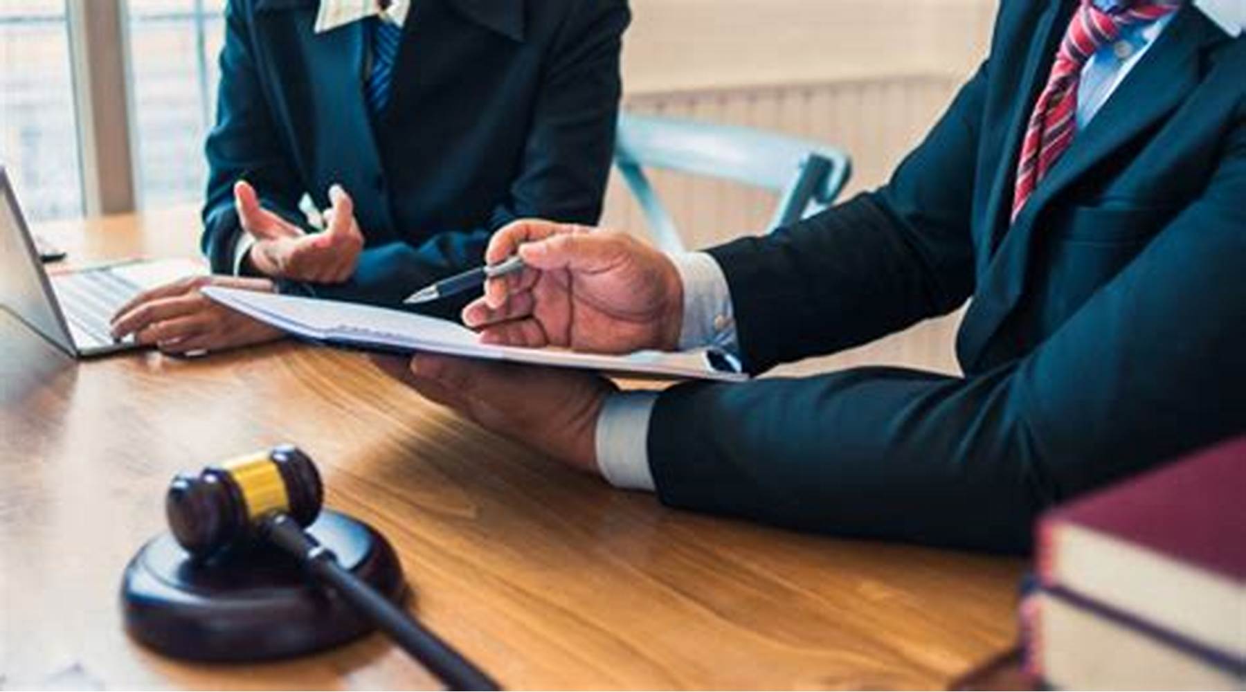 Thủ tục sang tên sổ đỏ: 6 bước cần biết khi chuyển nhượng